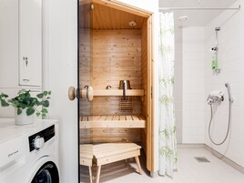 Apartamento Standard, 2 quartos, sauna | Casa de banho | Um polibã, um bidé, toalhas fornecidas, sabão 