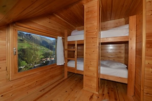 Quarto triplo standard | Quartos à prova de som, Wi-Fi de cortesia, roupa de cama