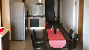 Apartamento Comfort, 2 quartos, vista para o mar | Refeições no quarto
