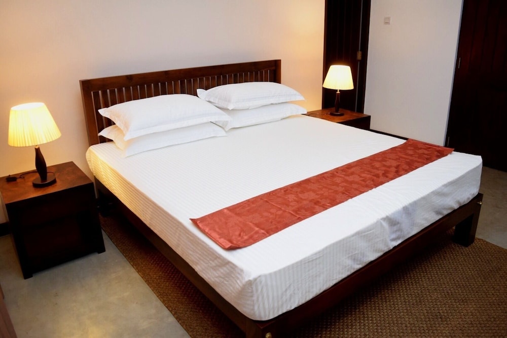 Villa By The Edge (Water Front Villa) - Colombo
