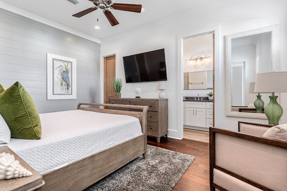 Family Tide: Golf Cart, Walk To Beach, Heated Pool, Fishing Pond, Sleeps 18 - Miramar Beach, FL