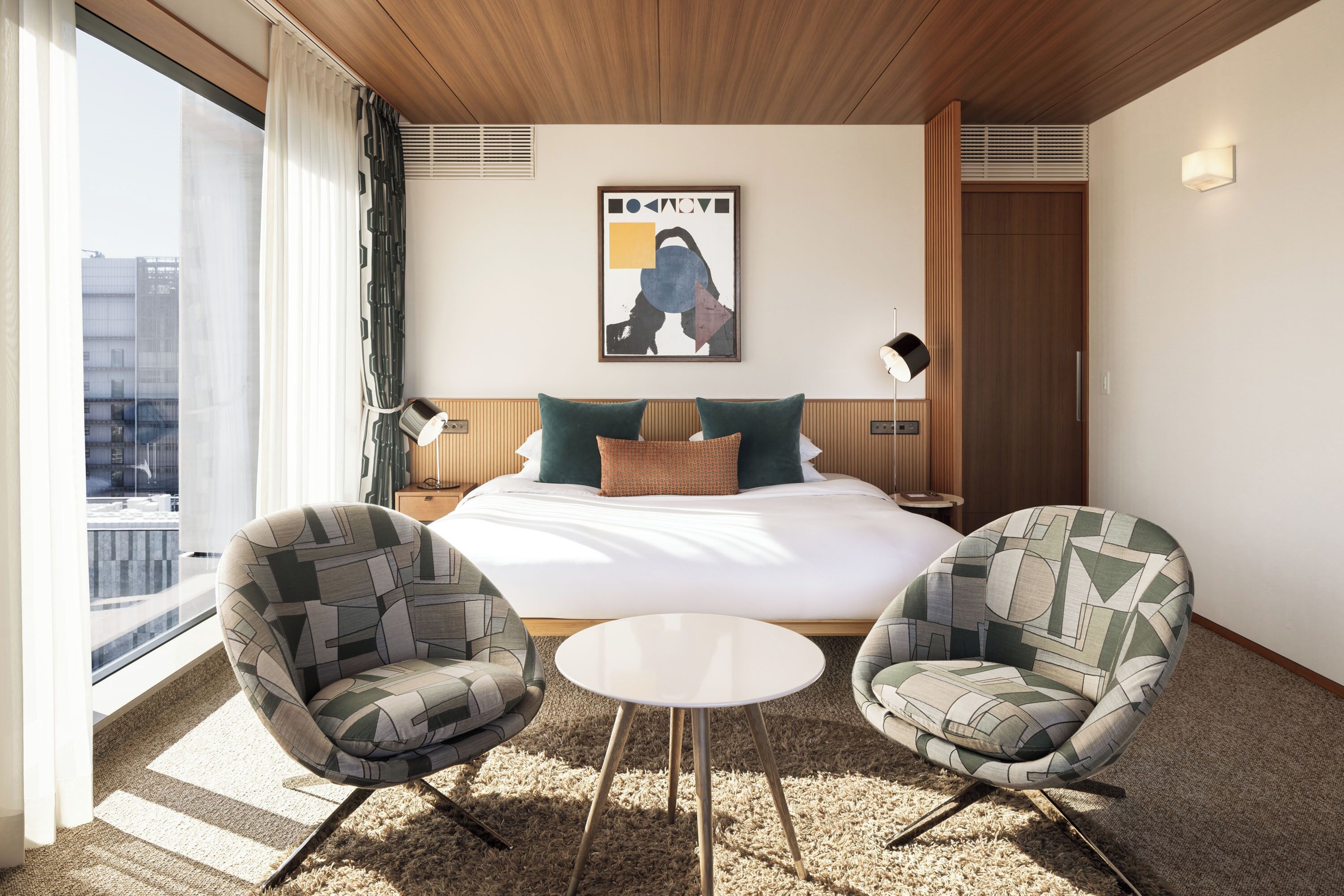 Quarto Deluxe, 1 cama king-size, não fumadores, Vista para a cidade | Roupa de alta qualidade, edredões de penas, minibar grátis 