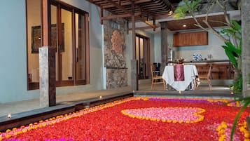 Piscina exterior, espreguiçadeiras