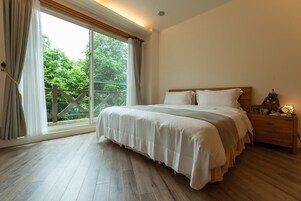 Quarto casal luxo | Cortinas blackout, quartos à prova de som, Wi-Fi de cortesia