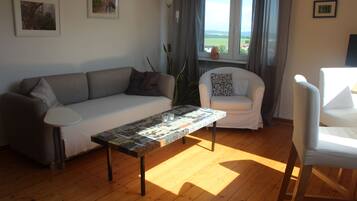 Apartamento, 1 quarto | Sala de estar | TV de ecrã plano