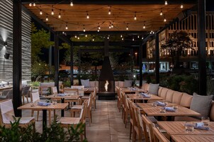 Café da manhã, almoço e jantar; local e internacional 