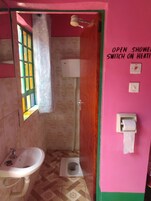 Quarto econômico | Banheiro