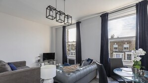 Apartamento, 2 quartos | Refeições no quarto