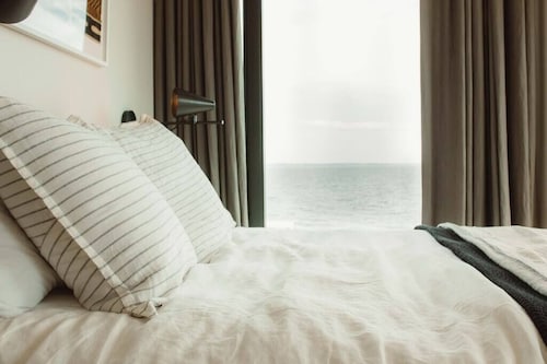 Lake Winnebago Waterfront Guest Home - Oshkosh, WI