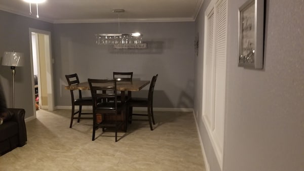 Cozy Guesthouse Storey (43” Smart Tv In Each Room) - Midland, TX