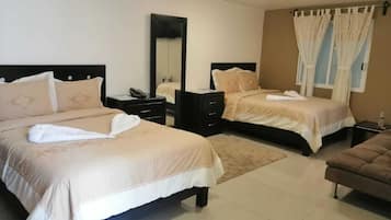 Suíte estúdio júnior, várias camas | Ferros/tábuas de passar roupa, Wi-Fi de cortesia, roupa de cama