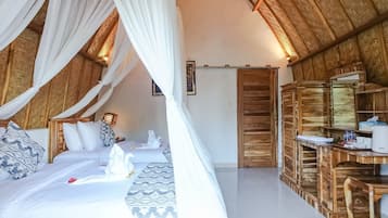 Quarto Twin Deluxe | Minibar, secretária, ferro/tábua de engomar, camas desdobráveis