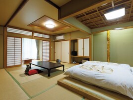 Quarto tradicional, 2 quartos, para não fumantes, vista para a montanha | Roupas de cama antialérgicas, edredons de pluma, cofres nos quartos