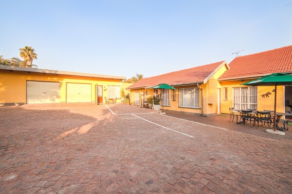 Marle' Lodge Bed & Breakfast - Alberton