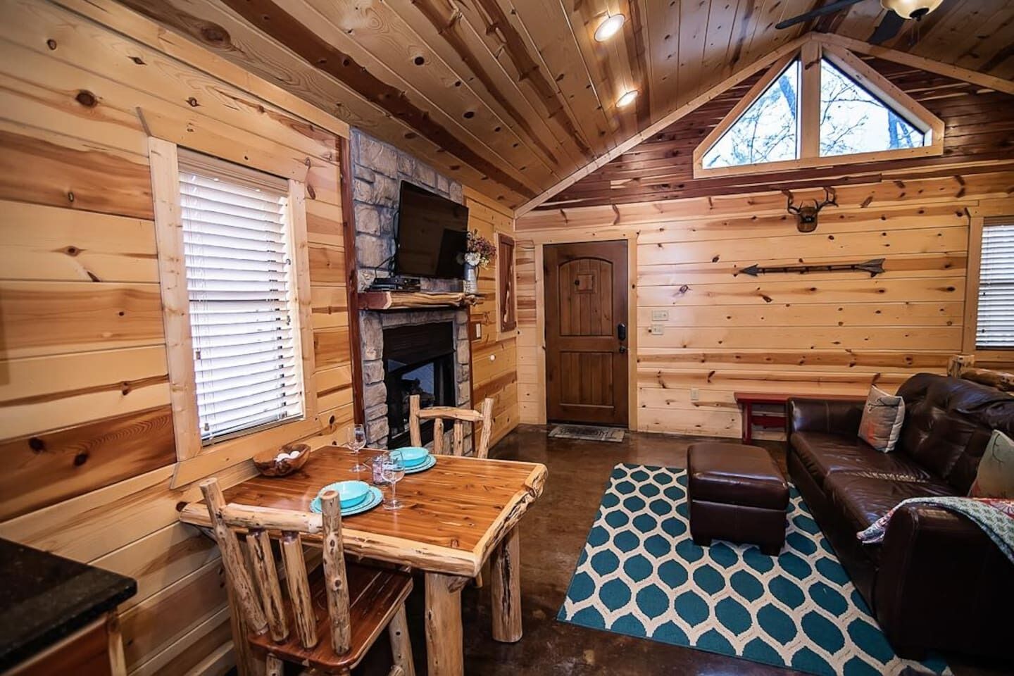 Retiro De Parejas De Cinco Plumas - Hochatown, OK