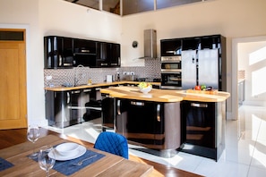Cobertura premium | Cozinha privada | Geladeira grande, micro-ondas, fogão, cooktop