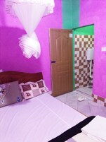 Quarto Duplo | Secretária, cortinas/cortinados opacos, Wi-fi grátis 