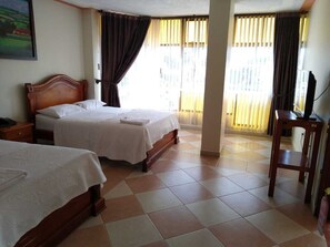 Quarto duplo, 2 camas de solteiro | Wi-Fi de cortesia, roupa de cama