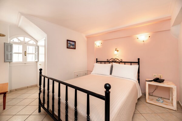 Villa By Hotel Thira - Santorini