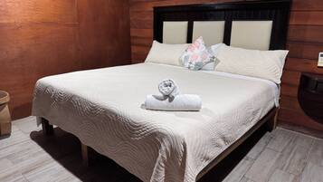 Quarto Duplo Superior | Cofre no quarto, Wi-fi grátis, roupa de cama fornecida