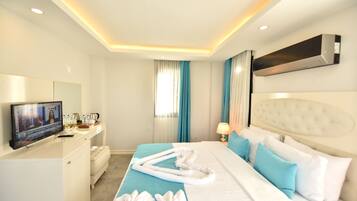 Superior Room,Swimming Pool Access | Roupas de cama premium, frigobar, cofres nos quartos