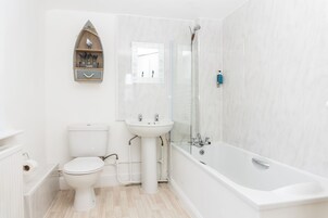 Casa conforto | Banheiro | Produtos de toalete grátis, secador de cabelo