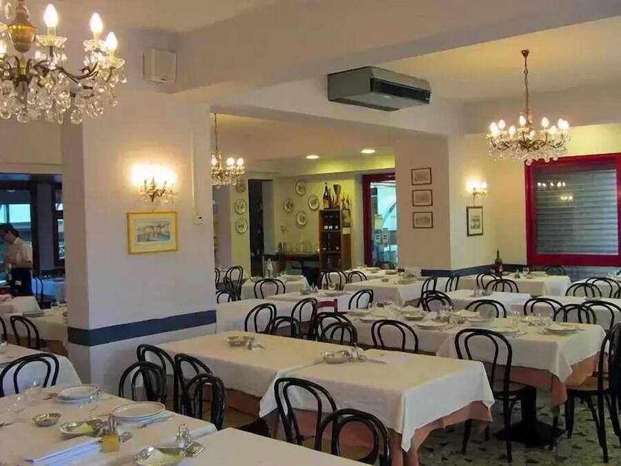 Café da manhã com buffet todos os dias (EUR 6.00 por pessoa)