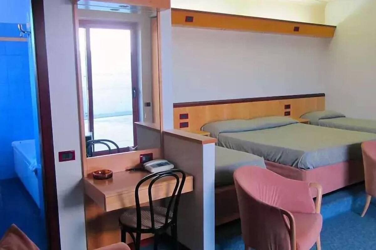 Cofre no quarto, cortinas/cortinados opacos, quartos insonorizados 