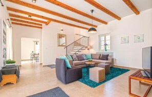 Vila (Villa San Kirin Magnolia) | Sala de estar | Lareira