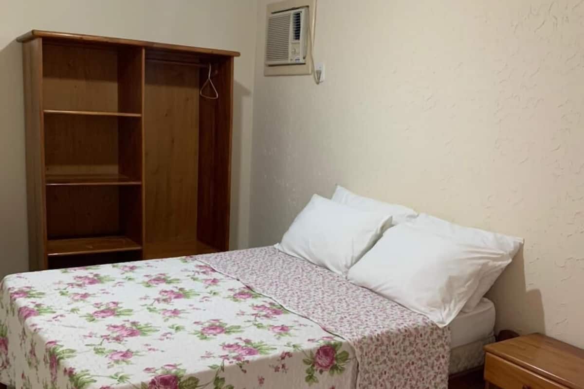 Frigobar, Wi-Fi de cortesia, roupa de cama