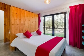Quarto standard (Quintuple) | Escrivaninha, Wi-Fi de cortesia, roupa de cama