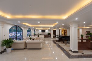 Área de estar no saguão