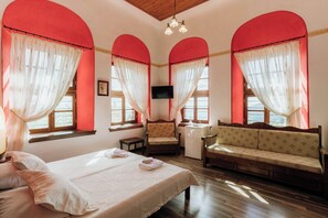 Quarto panorâmico | Roupas de cama premium, frigobar, escrivaninha, Wi-Fi de cortesia