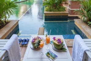 Bar junto à piscina