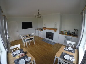 Pequeno-almoço continental diário (7 EUR por pessoa) 