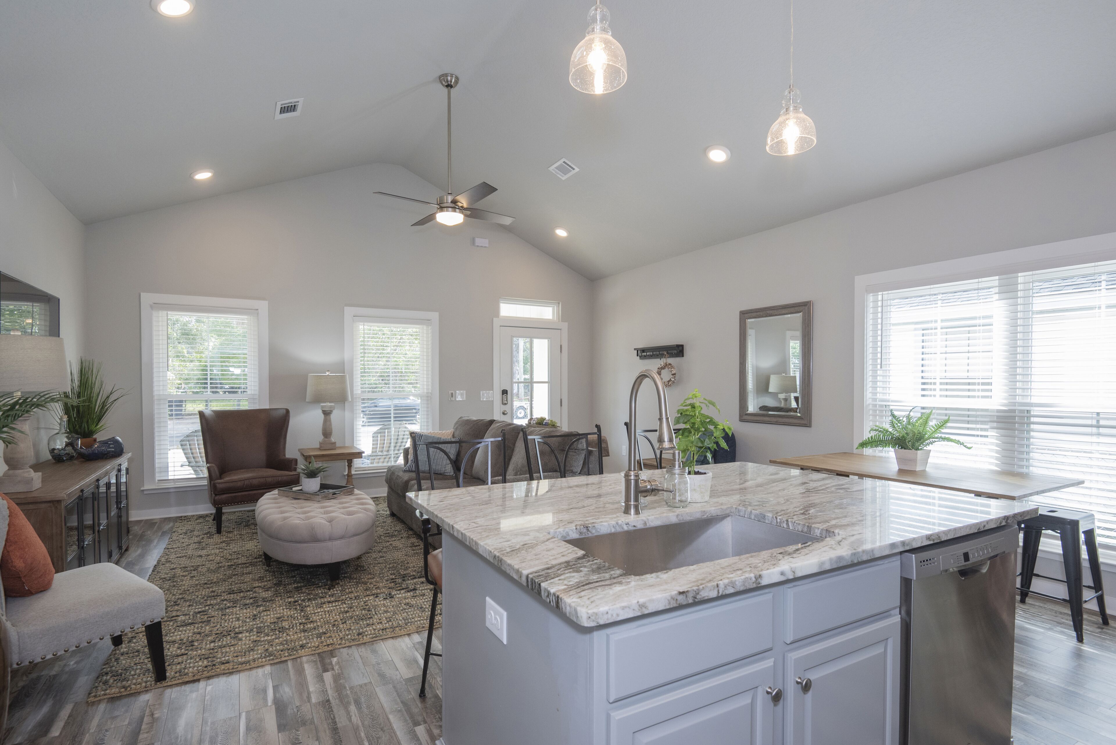 Impresionante Nueva Construcción! El Centro De Pensacola !! - Pensacola, FL