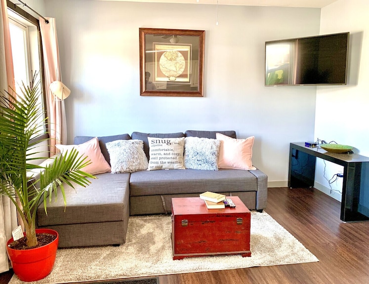 Downtown Suite - Walking Distance To Everything - 골든