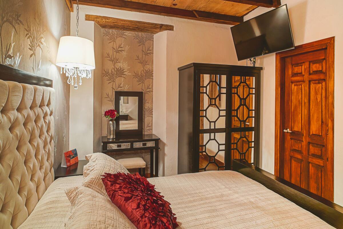 Quarto Superior | Cofre no quarto, secretária, cortinas/cortinados opacos, Wi-fi grátis 