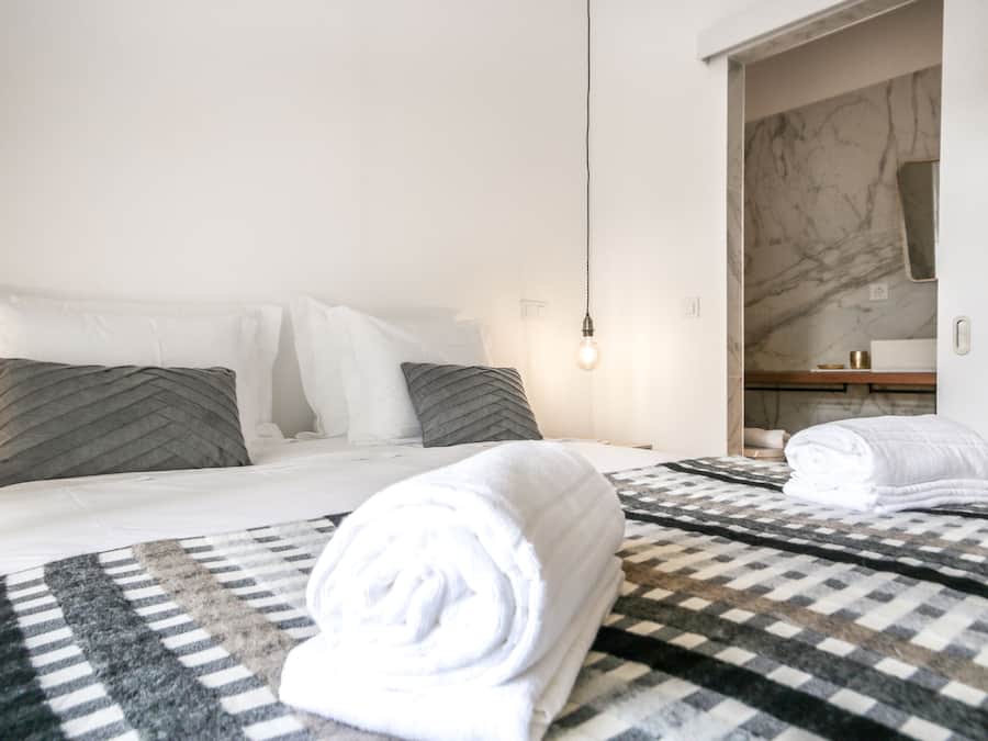 Quarto casal ou duplo superior, vista para a piscina | Frigobar, quartos à prova de som, Wi-Fi de cortesia, roupa de cama