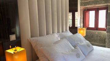 Santa Eufémia | Escrivaninha, Wi-Fi de cortesia