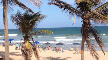 Perto da praia, toalhas de praia, 19 bares na praia