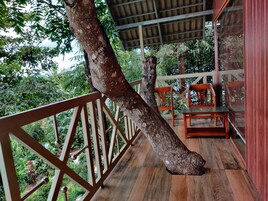 Quarto premium, 1 cama King, vista para a montanha | Vista da sacada