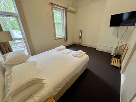 Deluxe 2-Bedroom Apartment, Kitchen, Bathroom, Non Smoking, Nightclub noise Thu to Sat 10pm to 3am | Wi-fi grátis, roupa de cama fornecida