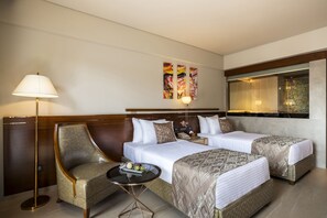 Quarto Duplo ou Twin Empresarial | Roupa de alta qualidade, edredões de penas, minibar, cofre no quarto 