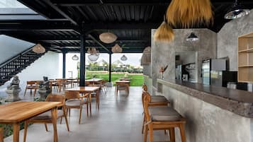 Café da manhã, almoço e jantar