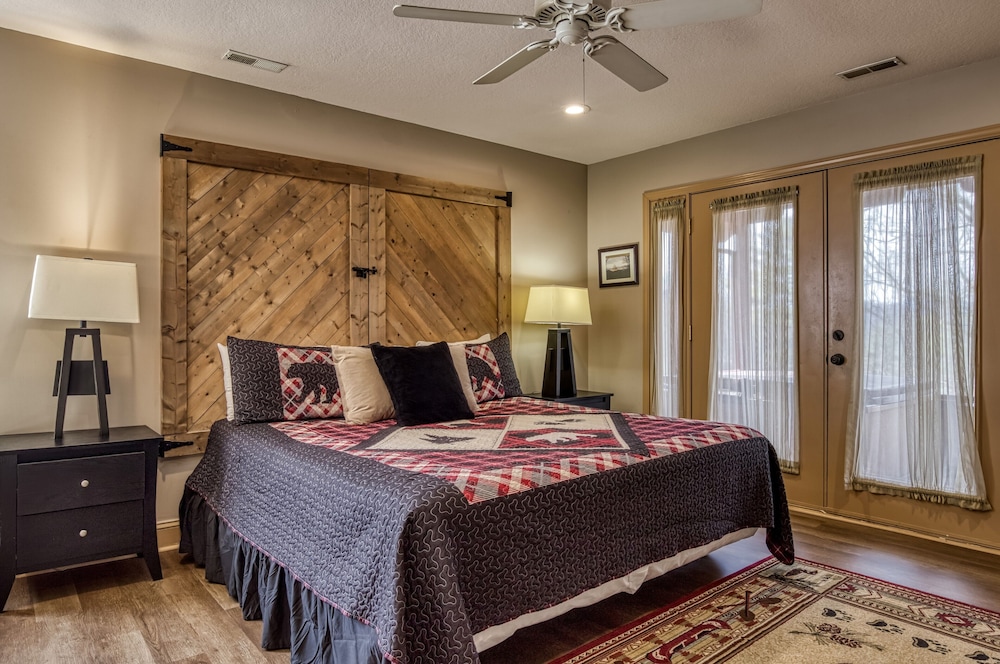 Mountain View Setting-outdoor Pool Access-spa Shower-pooltable-hot Tub - Pigeon Forge, TN