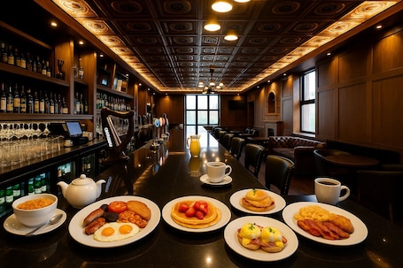 Pequeno-almoço completo diário (9 GBP por pessoa) . The Hadley Hotel