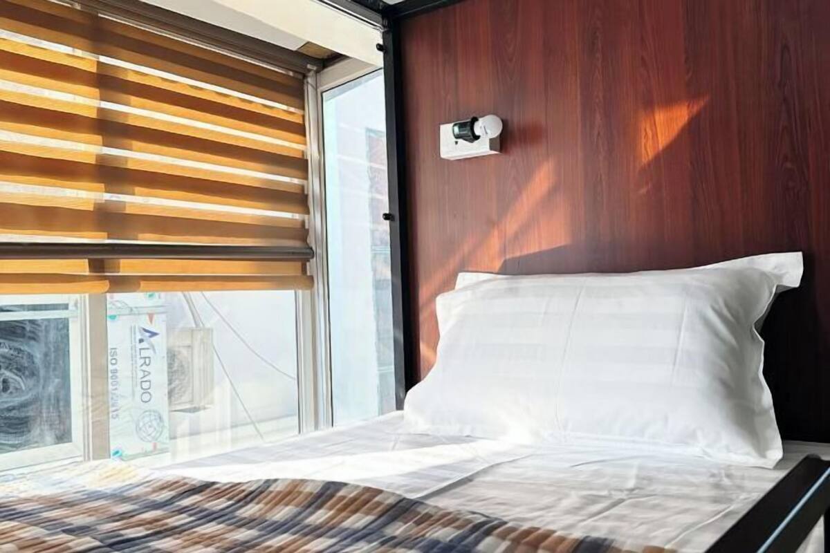 Minibar, cofre com capacidade para portátil, quartos insonorizados 