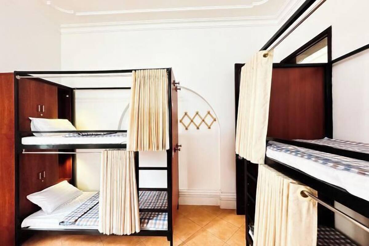 Minibar, cofre com capacidade para portátil, quartos insonorizados 