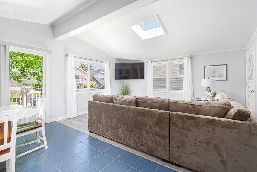 5 Habitaciones, Aire Acondicionado Central, 1/4 De Milla A Pie De Playa. - Rhode Island